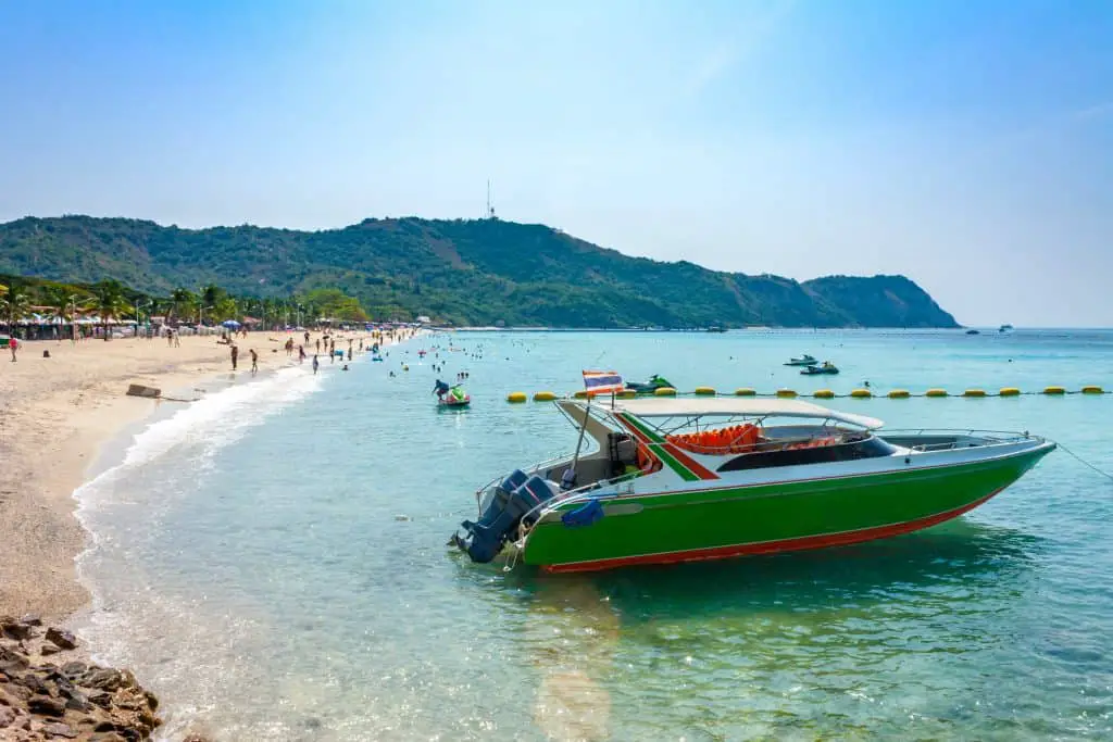 How To Beach A Boat: (Two Must Know Techniques!) - Project Boating