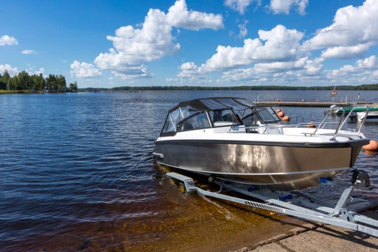 How To Launch A Boat (6 Easy Steps) - Project Boating