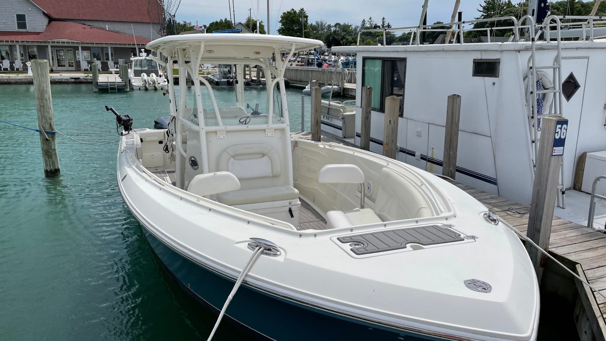 How To Tie A Boat To A Dock (Helpful Tips) - Project Boating