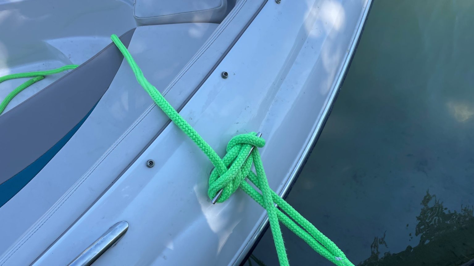 How To Tie A Boat To A Dock (Helpful Tips) - Project Boating